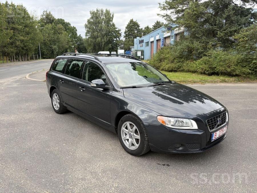 Grey Volvo V70 2009 in Ogre, with an engine capacity of 2.40 L and mileage of 0 thousand km for 5050 €, photo 9 on AUTOMOTO.COM.LV