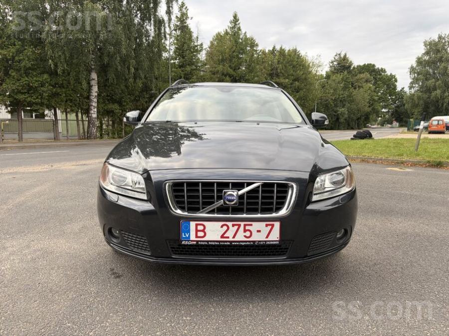 Grey Volvo V70 2009 in Ogre, with an engine capacity of 2.40 L and mileage of 0 thousand km for 5050 €, photo 11 on AUTOMOTO.COM.LV