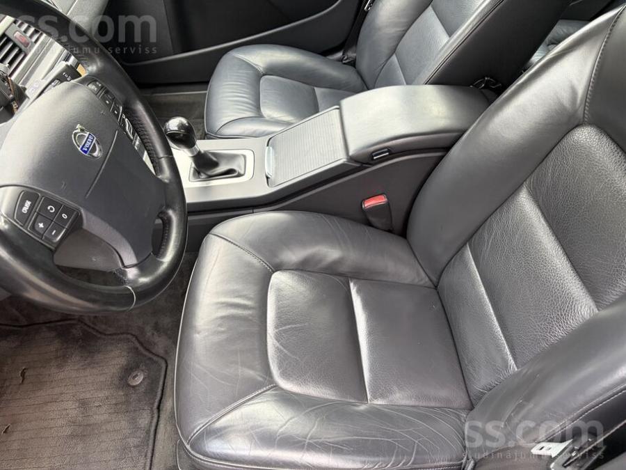 Grey Volvo V70 2009 in Ogre, with an engine capacity of 2.40 L and mileage of 0 thousand km for 5050 €, photo 14 on AUTOMOTO.COM.LV
