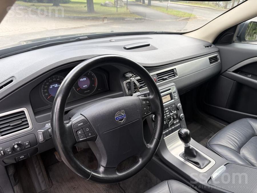 Grey Volvo V70 2009 in Ogre, with an engine capacity of 2.40 L and mileage of 0 thousand km for 5050 €, photo 15 on AUTOMOTO.COM.LV