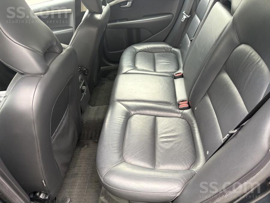 Grey Volvo V70 2009 in Ogre, with an engine capacity of 2.40 L and mileage of 0 thousand km for 5050 €, photo 19 on AUTOMOTO.COM.LV