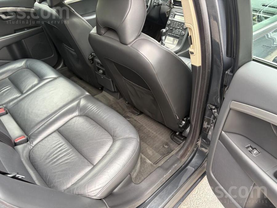 Grey Volvo V70 2009 in Ogre, with an engine capacity of 2.40 L and mileage of 0 thousand km for 5050 €, photo 21 on AUTOMOTO.COM.LV