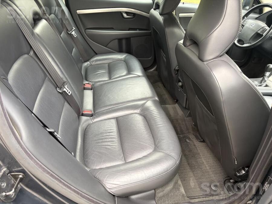Grey Volvo V70 2009 in Ogre, with an engine capacity of 2.40 L and mileage of 0 thousand km for 5050 €, photo 22 on AUTOMOTO.COM.LV