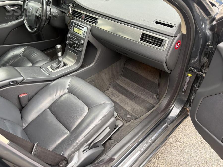 Grey Volvo V70 2009 in Ogre, with an engine capacity of 2.40 L and mileage of 0 thousand km for 5050 €, photo 24 on AUTOMOTO.COM.LV