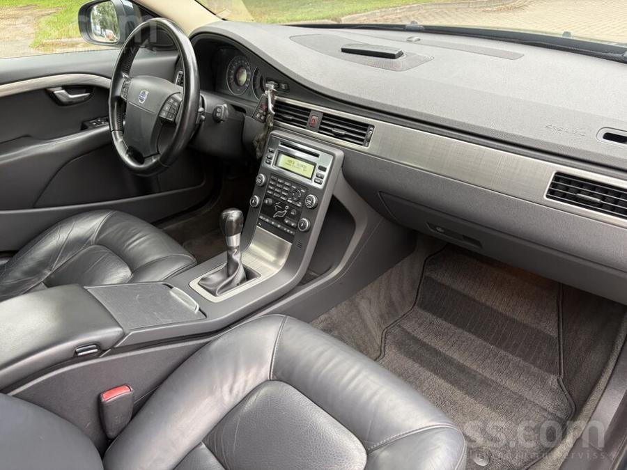 Grey Volvo V70 2009 in Ogre, with an engine capacity of 2.40 L and mileage of 0 thousand km for 5050 €, photo 25 on AUTOMOTO.COM.LV