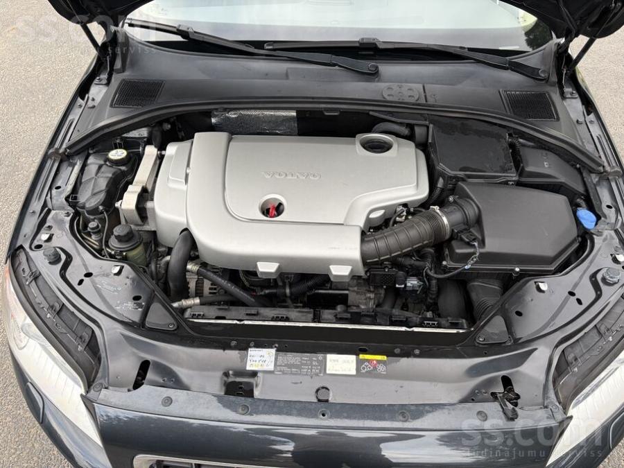 Grey Volvo V70 2009 in Ogre, with an engine capacity of 2.40 L and mileage of 0 thousand km for 5050 €, photo 30 on AUTOMOTO.COM.LV