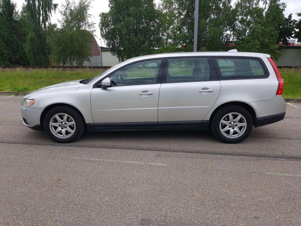 Pelēks Volvo V70 2009 Radviliškis, ar dzinēja tilpumu 2.40 L un nobraukumu 280 tūkst. km par 4100 €, foto 2 vietnē AUTOMOTO.COM.LV
