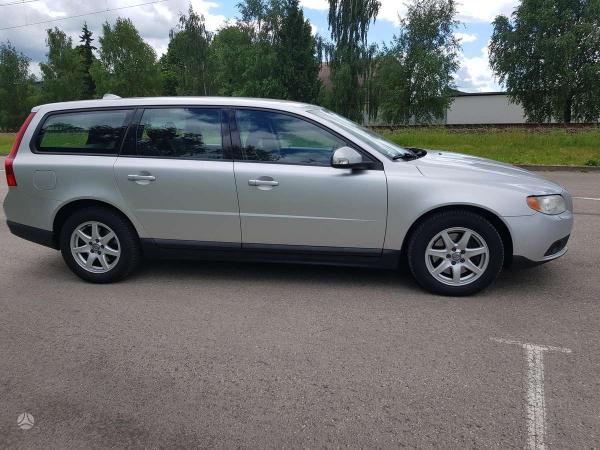 Pelēks Volvo V70 2009 Radviliškis, ar dzinēja tilpumu 2.40 L un nobraukumu 280 tūkst. km par 4100 €, foto 8 vietnē AUTOMOTO.COM.LV