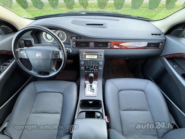 Pelēks Volvo V70 2009 Tartu, ar dzinēja tilpumu 2.40 L un nobraukumu 235 tūkst. km par 5990 €, foto 5 vietnē AUTOMOTO.COM.LV