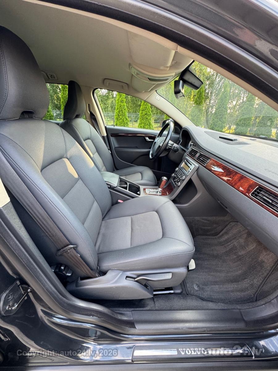 Pelēks Volvo V70 2009 Tartu, ar dzinēja tilpumu 2.40 L un nobraukumu 235 tūkst. km par 5990 €, foto 9 vietnē AUTOMOTO.COM.LV