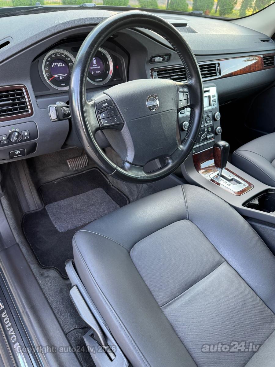 Pelēks Volvo V70 2009 Tartu, ar dzinēja tilpumu 2.40 L un nobraukumu 235 tūkst. km par 5990 €, foto 19 vietnē AUTOMOTO.COM.LV