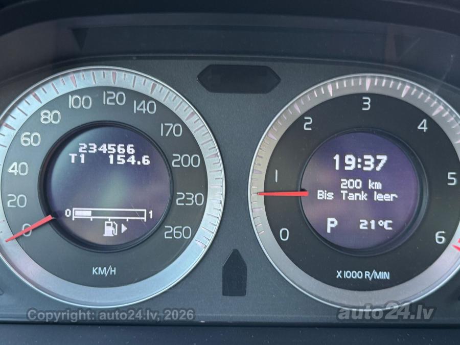 Pelēks Volvo V70 2009 Tartu, ar dzinēja tilpumu 2.40 L un nobraukumu 235 tūkst. km par 5990 €, foto 28 vietnē AUTOMOTO.COM.LV