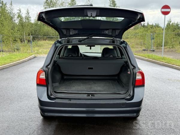 Grey Volvo V70 2009 in Liepaja, with an engine capacity of 2.00 L and mileage of 314 thousand km for 3900 €, photo 9 on AUTOMOTO.COM.LV