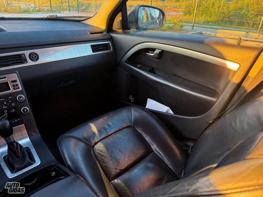 Pelēks Volvo V70 2009 Viļņa, ar dzinēja tilpumu 2.00 L un nobraukumu 418 tūkst. km par 2900 €, foto 14 vietnē AUTOMOTO.COM.LV