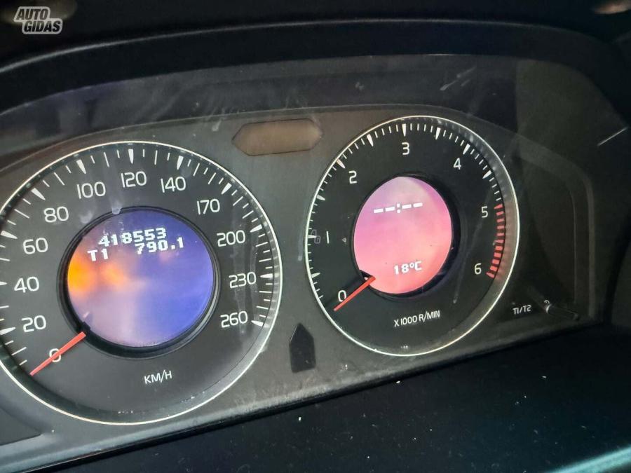 Pelēks Volvo V70 2009 Viļņa, ar dzinēja tilpumu 2.00 L un nobraukumu 418 tūkst. km par 2900 €, foto 21 vietnē AUTOMOTO.COM.LV