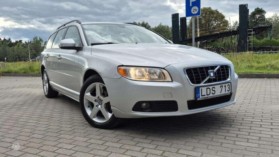 Grey Volvo V70 2009 in Utena, with an engine capacity of 2.40 L and mileage of 331 thousand km for 2690 €, photo 4 on AUTOMOTO.COM.LV