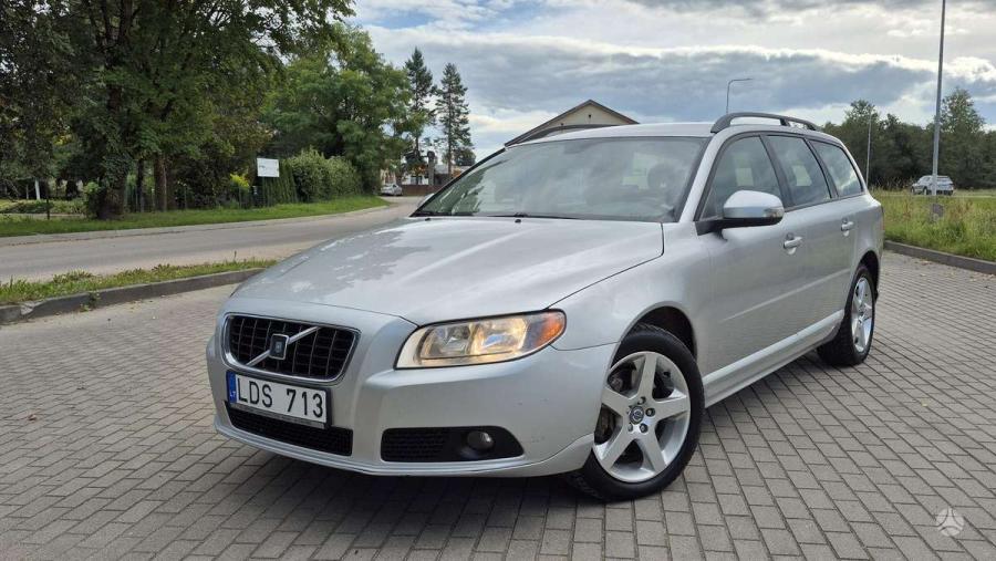 Grey Volvo V70 2009 in Utena, with an engine capacity of 2.40 L and mileage of 331 thousand km for 2690 €, photo 5 on AUTOMOTO.COM.LV