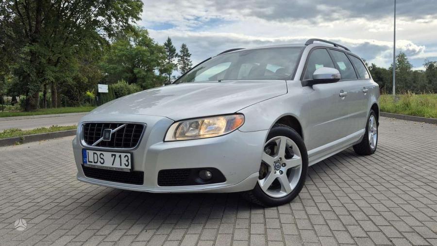 Grey Volvo V70 2009 in Utena, with an engine capacity of 2.40 L and mileage of 331 thousand km for 2690 €, photo 7 on AUTOMOTO.COM.LV