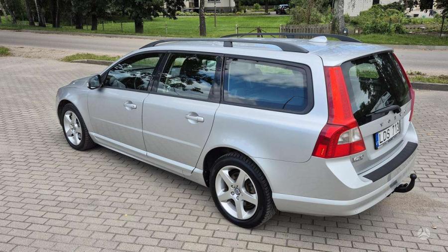 Grey Volvo V70 2009 in Utena, with an engine capacity of 2.40 L and mileage of 331 thousand km for 2690 €, photo 12 on AUTOMOTO.COM.LV