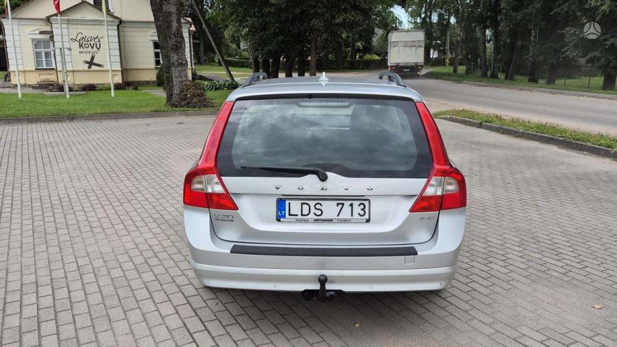 Grey Volvo V70 2009 in Utena, with an engine capacity of 2.40 L and mileage of 331 thousand km for 2690 €, photo 13 on AUTOMOTO.COM.LV
