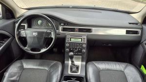 Grey Volvo V70 2009 in Utena, with an engine capacity of 2.40 L and mileage of 331 thousand km for 2690 €, photo 19 on AUTOMOTO.COM.LV
