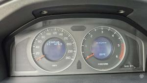 Grey Volvo V70 2009 in Utena, with an engine capacity of 2.40 L and mileage of 331 thousand km for 2690 €, photo 25 on AUTOMOTO.COM.LV