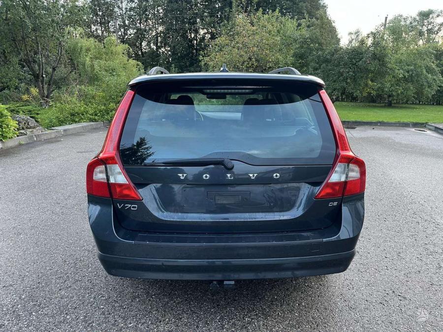 Pelēks Volvo V70 2009 Širvintos, ar dzinēja tilpumu 2.40 L un nobraukumu 291 tūkst. km par 4099 €, foto 5 vietnē AUTOMOTO.COM.LV