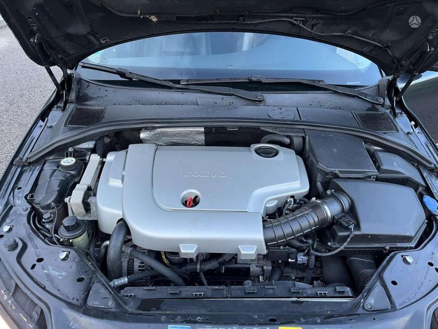 Pelēks Volvo V70 2009 Širvintos, ar dzinēja tilpumu 2.40 L un nobraukumu 291 tūkst. km par 4099 €, foto 24 vietnē AUTOMOTO.COM.LV