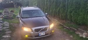Pelēks Volvo V70 2009 Viļņa, ar dzinēja tilpumu 2.00 L un nobraukumu 303 tūkst. km par 2000 €, foto  vietnē AUTOMOTO.COM.LV