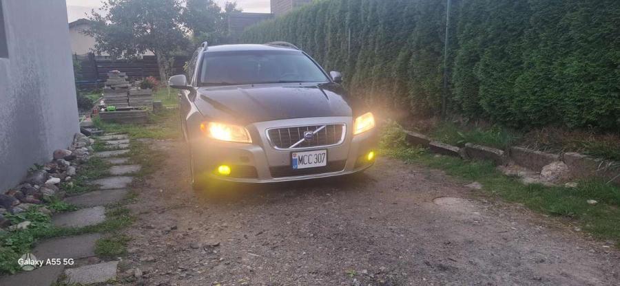 Pelēks Volvo V70 2009 Viļņa, ar dzinēja tilpumu 2.00 L un nobraukumu 303 tūkst. km par 2000 €, foto 3 vietnē AUTOMOTO.COM.LV