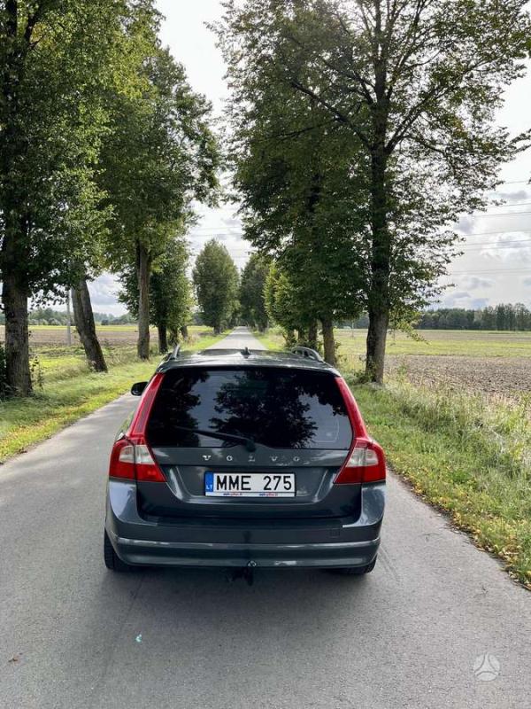 Grey Volvo V70 2009 in Kursenai, with an engine capacity of 2.40 L and mileage of 346 thousand km for 2950 €, photo 9 on AUTOMOTO.COM.LV