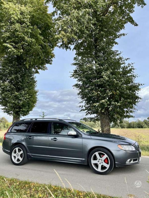 Grey Volvo V70 2009 in Kursenai, with an engine capacity of 2.40 L and mileage of 346 thousand km for 2950 €, photo 11 on AUTOMOTO.COM.LV