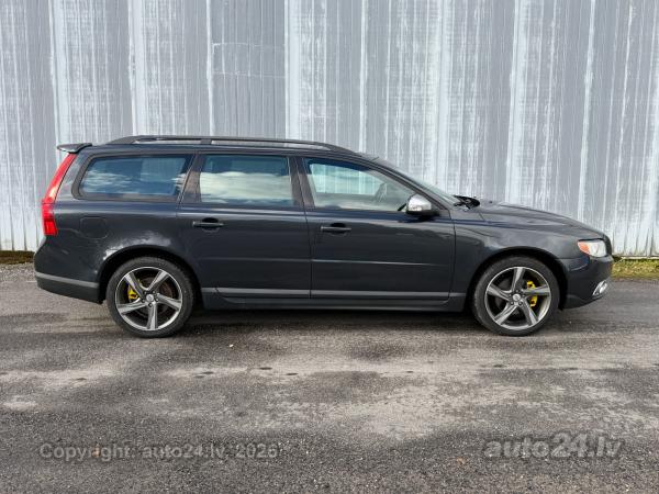 Вольво В70 2009 в Пайде на AUTOMOTO.COM.LV Серый Вольво В70 2009 в Пайде, объемом двигателя 2.40 л и пробегом 315 тыс. км за 6490 €, фото 7 на AUTOMOTO.COM.LV