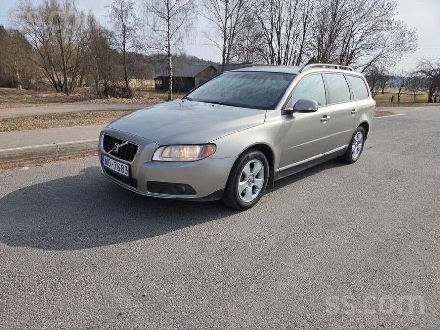 Grey Volvo V70 2009 in Jekabpils, with an engine capacity of 2.40 L and mileage of 329 thousand km for 3400 €, photo 1 on AUTOMOTO.COM.LV