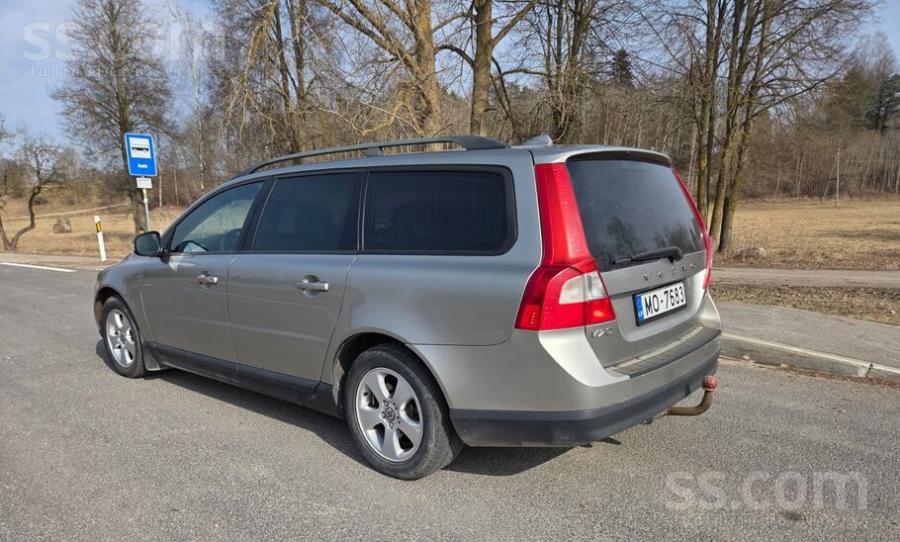 Grey Volvo V70 2009 in Jekabpils, with an engine capacity of 2.40 L and mileage of 329 thousand km for 3400 €, photo 8 on AUTOMOTO.COM.LV