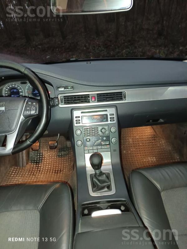 Volvo V70 2009 Tukums vietnē Pelēks Volvo V70 2009 Tukums, ar dzinēja tilpumu 2.40 L un nobraukumu 319 tūkst. km par 4200 €, foto 7 vietnē AUTOMOTO.COM.LV
