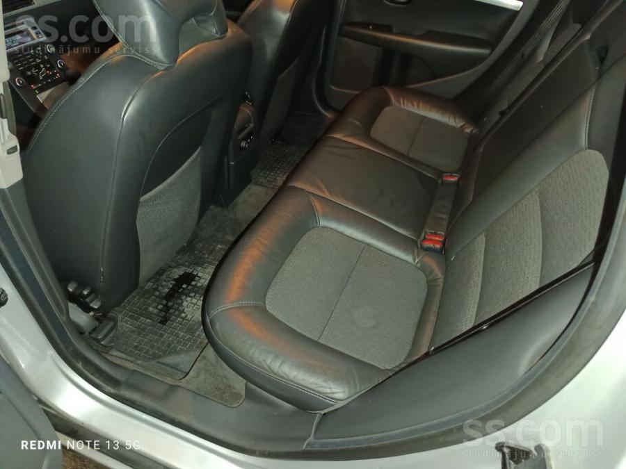 Pelēks Volvo V70 2009 Tukums, ar dzinēja tilpumu 2.40 L un nobraukumu 319 tūkst. km par 4200 €, foto 8 vietnē AUTOMOTO.COM.LV