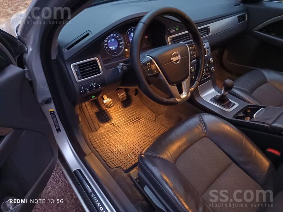 Pelēks Volvo V70 2009 Tukums, ar dzinēja tilpumu 2.40 L un nobraukumu 319 tūkst. km par 4200 €, foto 9 vietnē AUTOMOTO.COM.LV