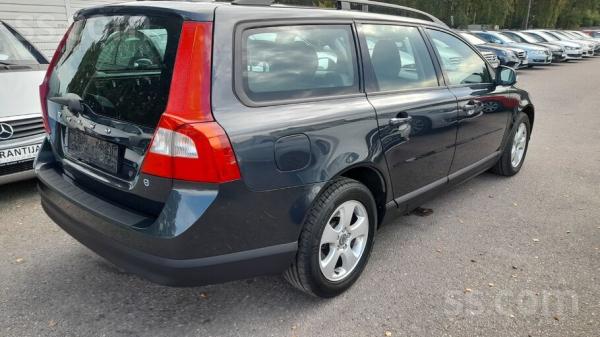 Grey Volvo V70 2009 in Riga, with an engine capacity of 2.40 L and mileage of 282 thousand km for 4700 €, photo 9 on AUTOMOTO.COM.LV