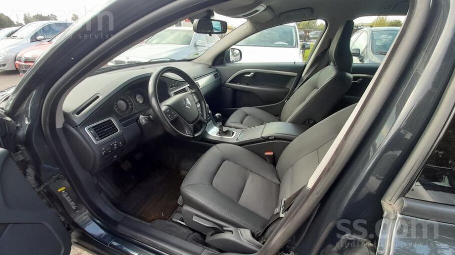 Grey Volvo V70 2009 in Riga, with an engine capacity of 2.40 L and mileage of 282 thousand km for 4700 €, photo 14 on AUTOMOTO.COM.LV