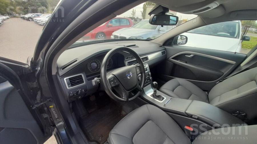 Grey Volvo V70 2009 in Riga, with an engine capacity of 2.40 L and mileage of 282 thousand km for 4700 €, photo 15 on AUTOMOTO.COM.LV