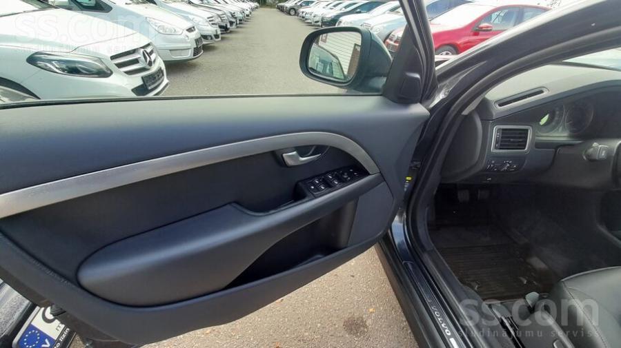 Grey Volvo V70 2009 in Riga, with an engine capacity of 2.40 L and mileage of 282 thousand km for 4700 €, photo 16 on AUTOMOTO.COM.LV