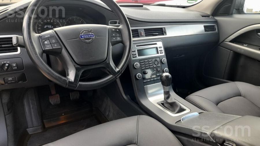 Grey Volvo V70 2009 in Riga, with an engine capacity of 2.40 L and mileage of 282 thousand km for 4700 €, photo 18 on AUTOMOTO.COM.LV