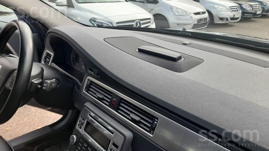 Grey Volvo V70 2009 in Riga, with an engine capacity of 2.40 L and mileage of 282 thousand km for 4700 €, photo 21 on AUTOMOTO.COM.LV