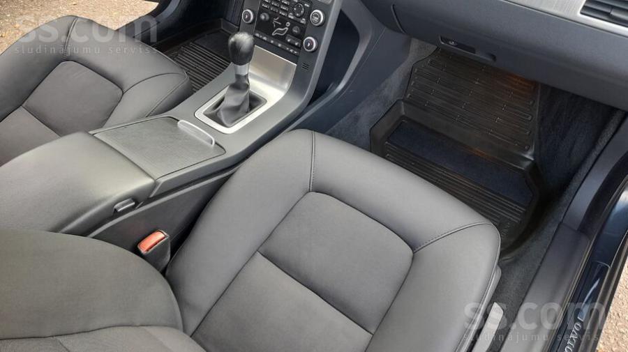 Grey Volvo V70 2009 in Riga, with an engine capacity of 2.40 L and mileage of 282 thousand km for 4700 €, photo 23 on AUTOMOTO.COM.LV