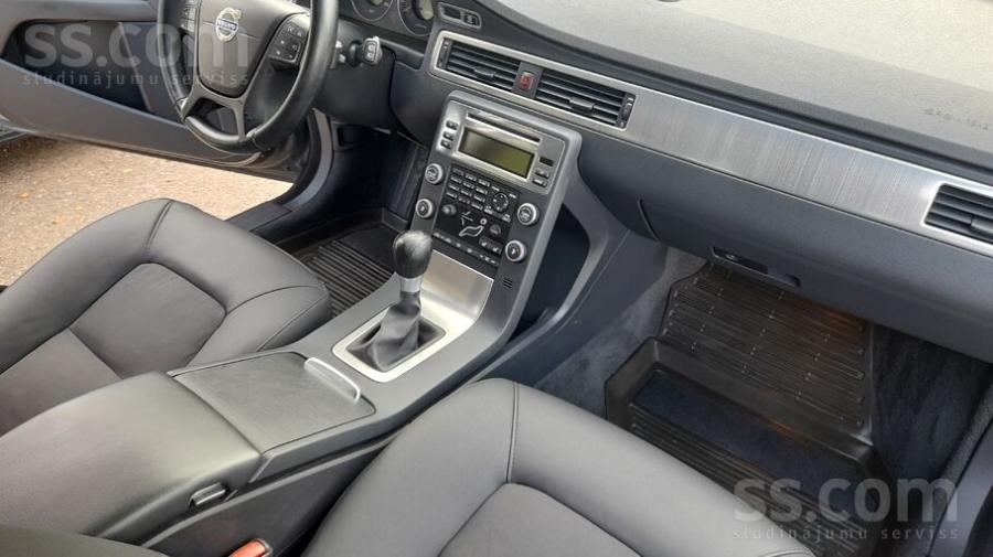 Grey Volvo V70 2009 in Riga, with an engine capacity of 2.40 L and mileage of 282 thousand km for 4700 €, photo 24 on AUTOMOTO.COM.LV