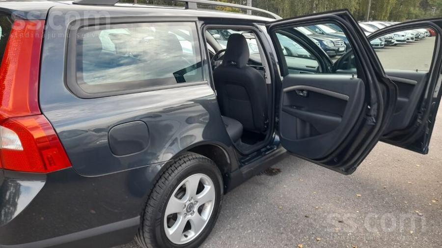 Grey Volvo V70 2009 in Riga, with an engine capacity of 2.40 L and mileage of 282 thousand km for 4700 €, photo 34 on AUTOMOTO.COM.LV