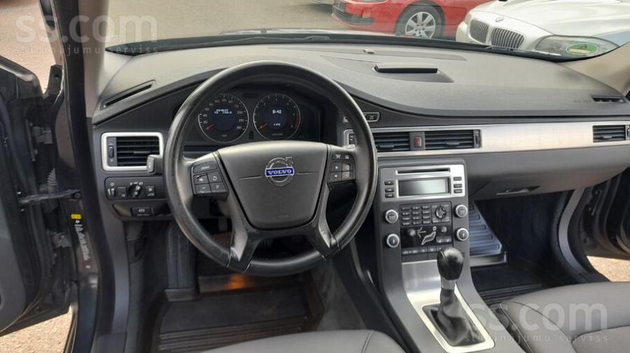 Grey Volvo V70 2009 in Riga, with an engine capacity of 2.40 L and mileage of 282 thousand km for 4700 €, photo 35 on AUTOMOTO.COM.LV