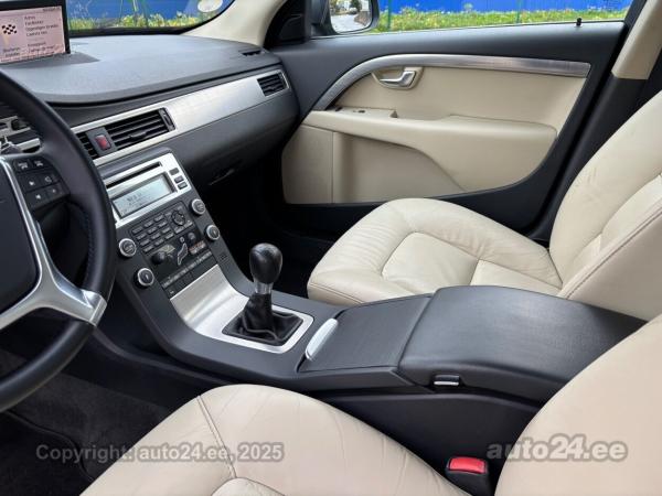 Pelēks Volvo V70 2010 Paide, ar dzinēja tilpumu 2.00 L un nobraukumu 301 tūkst. km par 5890 €, foto 11 vietnē AUTOMOTO.COM.LV