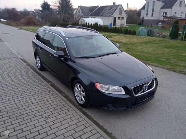 Pelēks Volvo V70 2010 Marijampole, ar dzinēja tilpumu 1.56 L un nobraukumu 264 tūkst. km par 4950 €, foto 1 vietnē AUTOMOTO.COM.LV